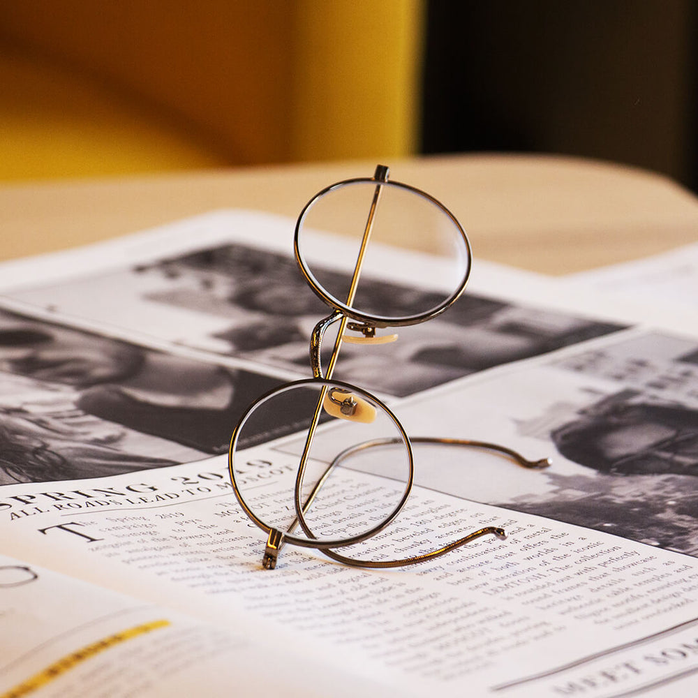 BEST MINIMALIST EYEGLASSES FRAMES FOR PROFESSIONALS | MOSCOT